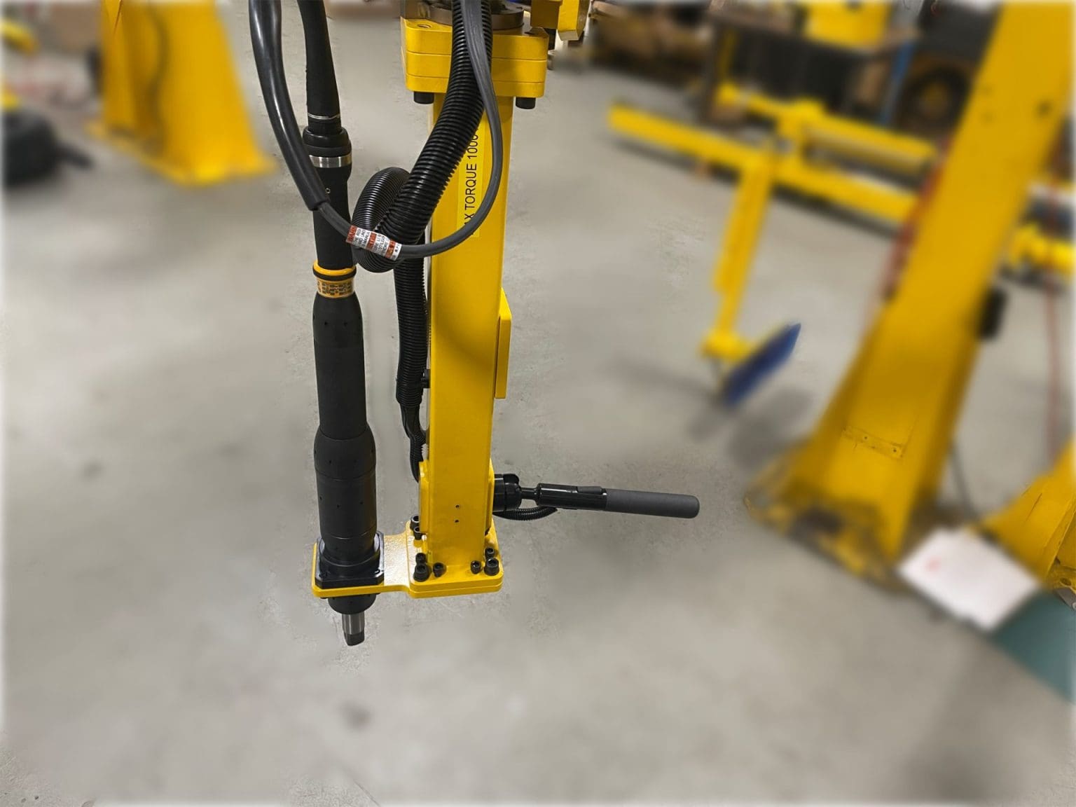Engine Head Torque Tool on a Smart Manipulator Arm - GCI