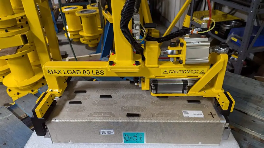 Hoist-Mounted Battery Handling Manipulator - GCI